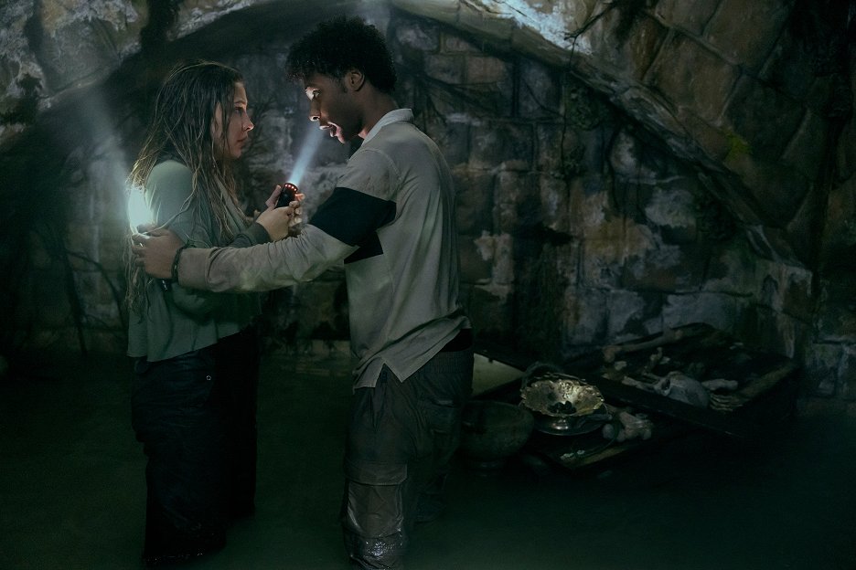 Outer Banks - Albatros (S04E05) (2024) | ČSFD.cz