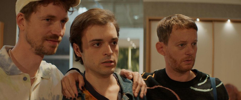 Postel pro tři aneb trable s nábytkem (2023) | ČSFD.cz