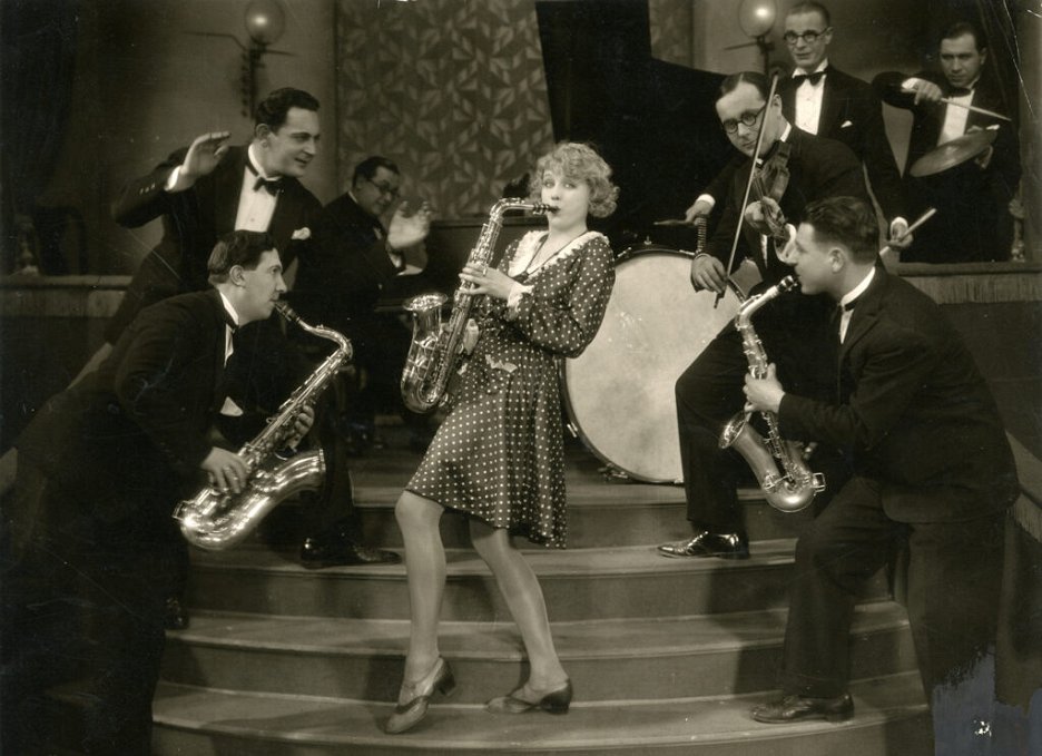 Saxofon Suzi (1928) | ČSFD.cz