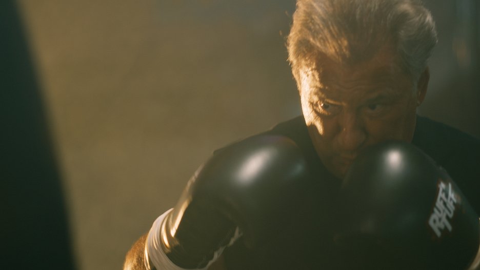 Milliarden Mike (2024) | ČSFD.cz