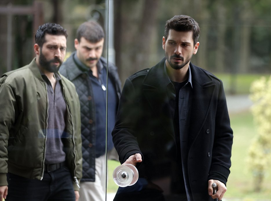 Hudutsuz Sevda - Episode 12 (S02E12) (2024) | ČSFD.cz