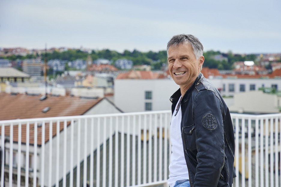 Janek Ledecký - Všechno bude fajn (2025) | ČSFD.cz