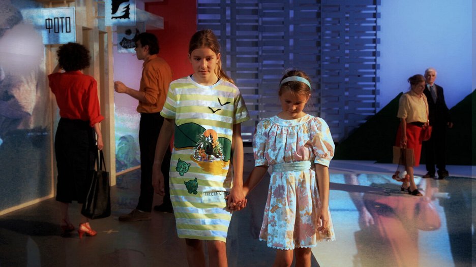 The Radiant Screen (2025) | Galerie - Z filmu | ČSFD.cz