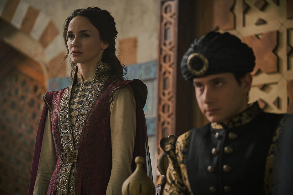 Strážcovia koruny - Uralkodók uralkodója (E08) (2024) | Filmotéka | ČSFD.sk