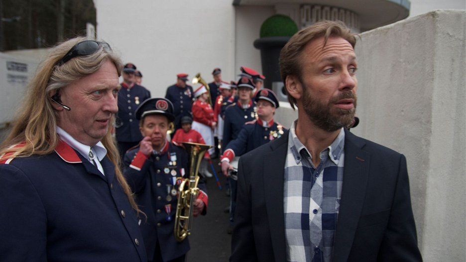 Helt perfekt - Surprises (S03E01) (2013) | Galerie - Z epizody | ČSFD.cz