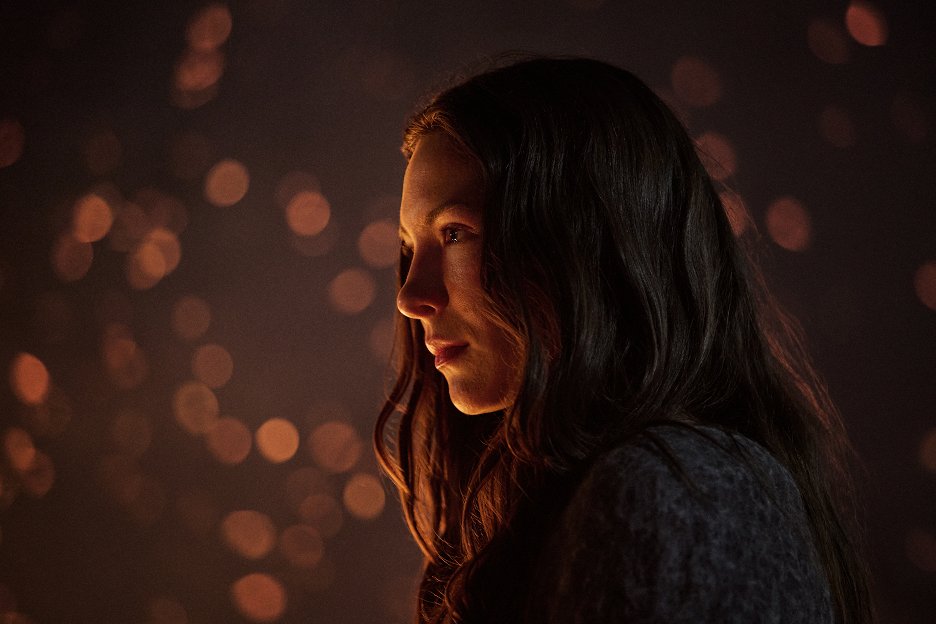 Pod skleněnou kupolí (2025) | ČSFD.sk