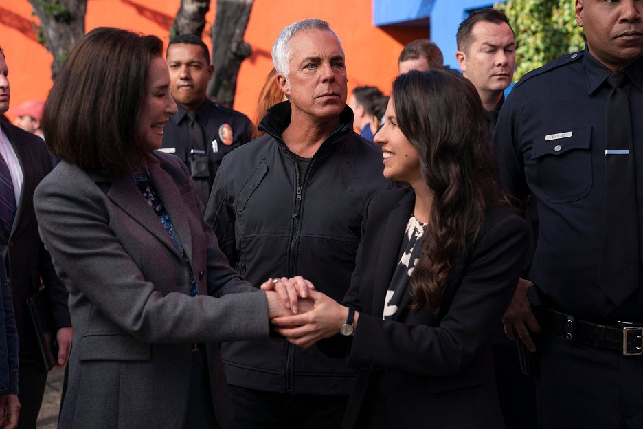 Bosch: Odkaz - Padni komu padni (S03E01) (2025) | Galerie - Z epizody ...