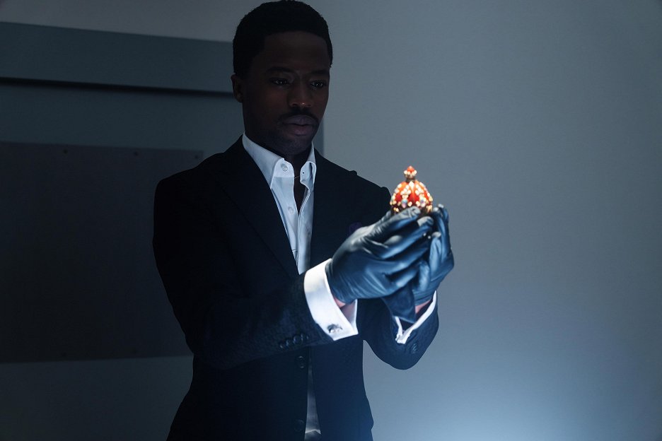 Wild Cards - Romancing the Egg (S01E10) (2024) | ČSFD.cz