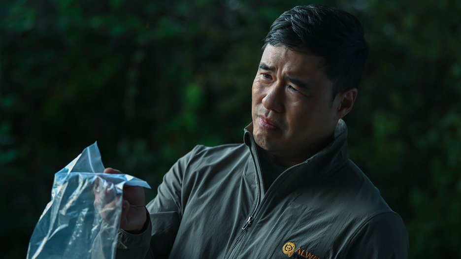 Watson - Teeth Marks (S01E07) (2025) | Galerie - Z epizody | ČSFD.cz