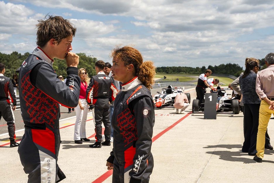 RIVALI: Akadémia rýchlosti (2025) | Galéria - Z filmu | ČSFD.sk