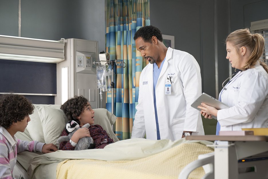 Grey's Anatomy - Bust Your Windows (S21E15) (2025) | ČSFD.cz