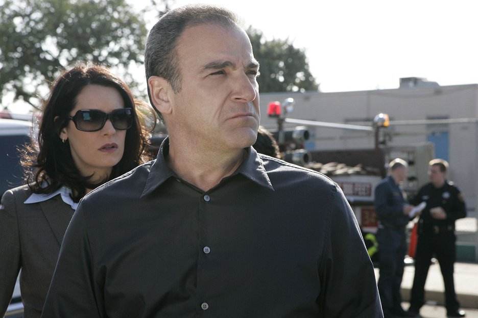 Criminal Minds - Ashes and Dust (S02E19) (2007) | ČSFD.cz