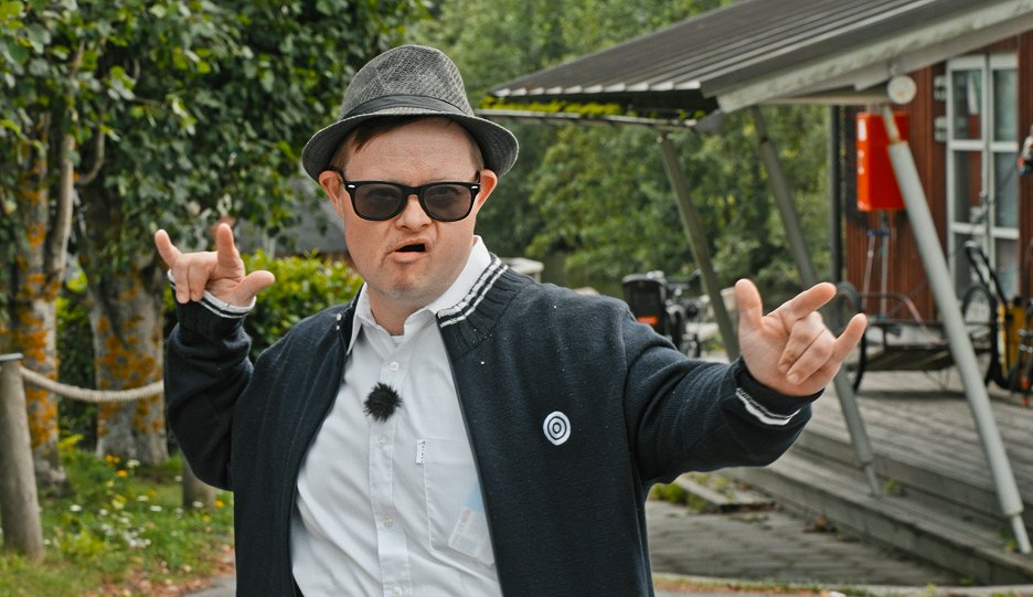 Kuin kaikki muut - Hermot solmussa (S02E02) (2025) | ČSFD.cz