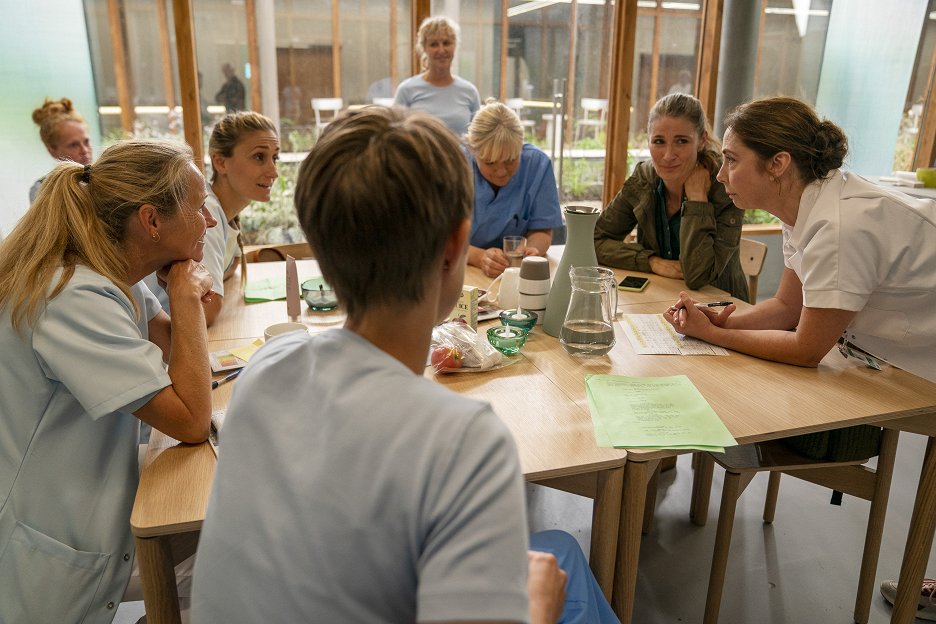 Každý den se rodí život - Říjen (E03) (2022) | Recenze - Uživatelské ...