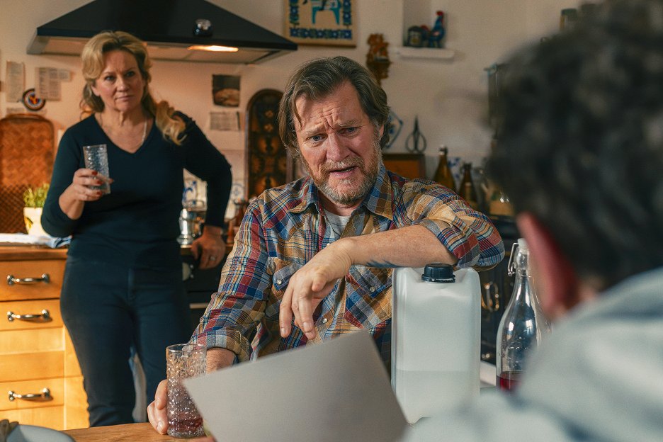 Parterapi i Gagnef - Episode 5 (E05) (2025) | Galerie - Z epizody | ČSFD.cz