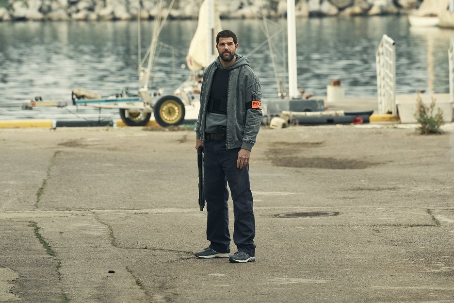 Blood Coast - Behind Bars (S02E01) (2025) | ČSFD.cz