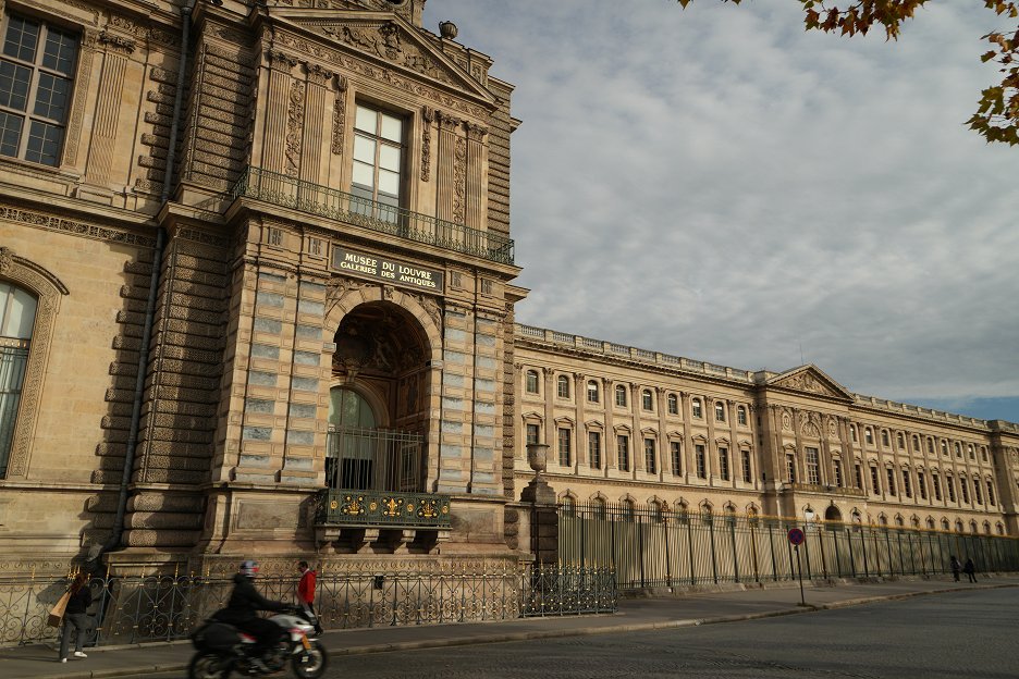 Louvre Heist: Minute by Minute (2025) | ČSFD.cz