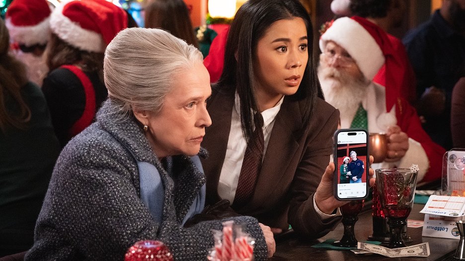 Matlock - Call It a Christmas Gift (S02E08) (2025) | ČSFD.cz