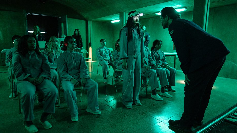 Ústav - Zadní polovina (S01E05) (2025) | Tvůrci | ČSFD.cz