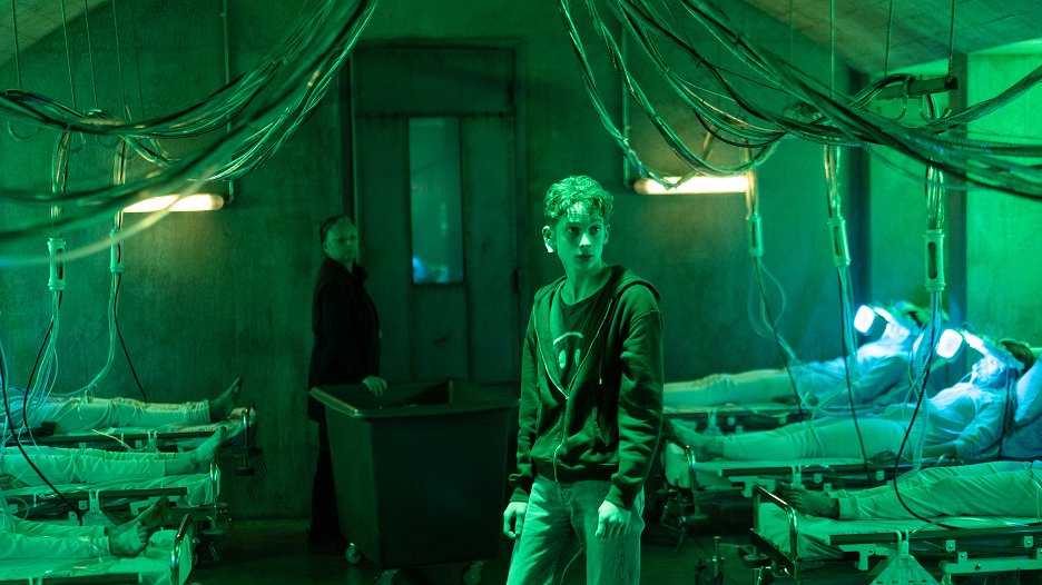 Ústav - Zadní polovina (S01E05) (2025) | Tvůrci | ČSFD.cz