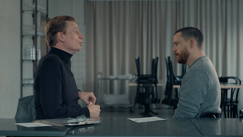 Za každým mužem... - Knock Out (S02E06) (2025) | ČSFD.cz