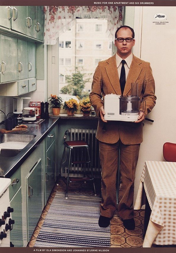 Hudba pro jeden byt a šest bubeníků (2001) | ČSFD.cz