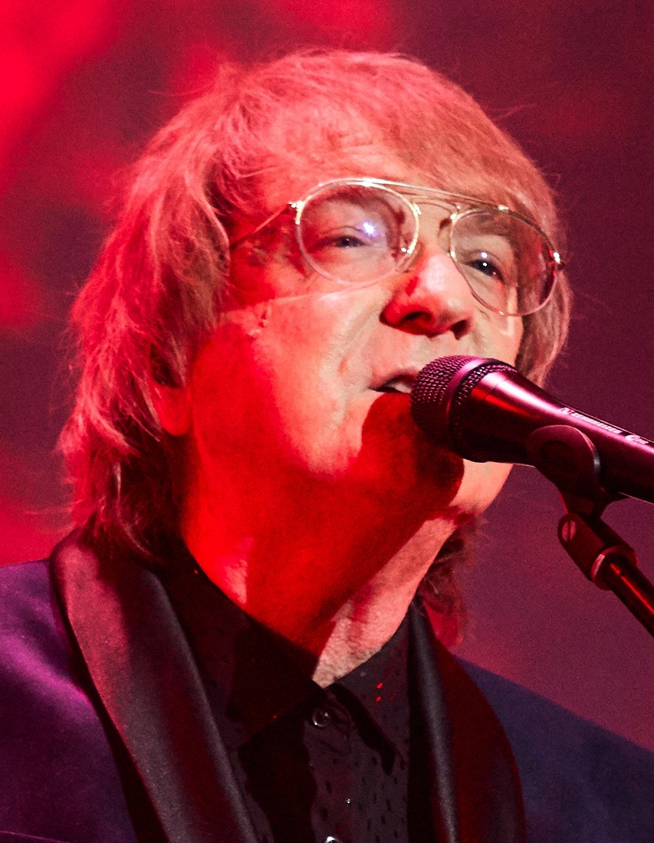 Zemřel zpěvák a skladatel Miro Žbirka | News | ČSFD.cz